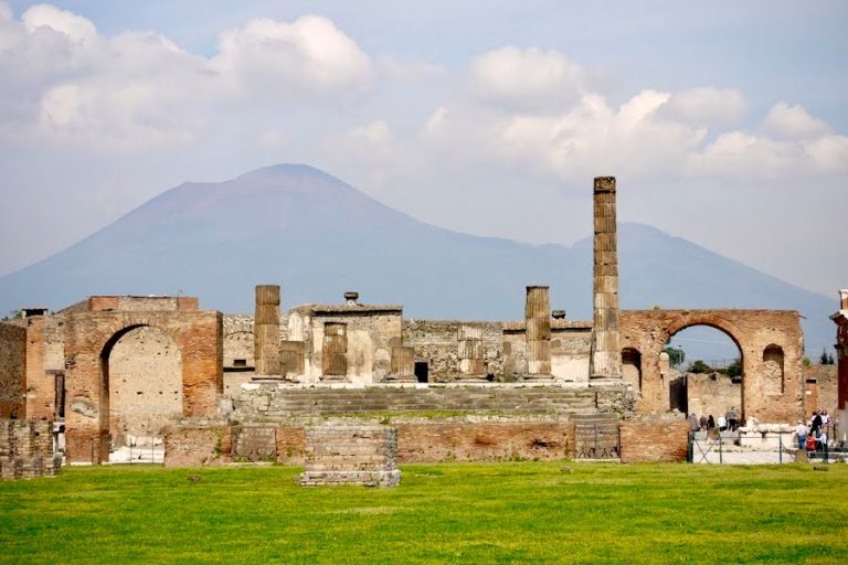 Sorrento Vs Positano: Which Is Better To Visit In 2024 • Life of Y